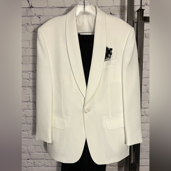 Leonardo’s of Puerto Rico | Suits & Blazers | Vintage Custom Tuxedo ...